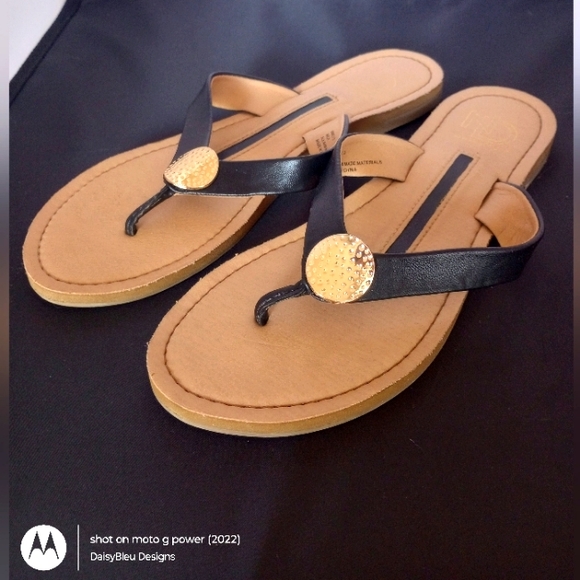 New Dimension | Shoes | Nd New Dimension Black Flat Sandals Flip Flops ...